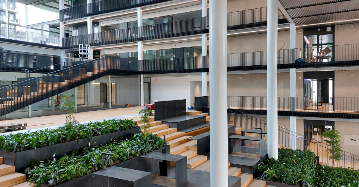 NIEUW ONDERWIJSGEBOUW HOGESCHOOL INHOLLAND IN DE AMSTERDAMSE SLUISBUURT ...